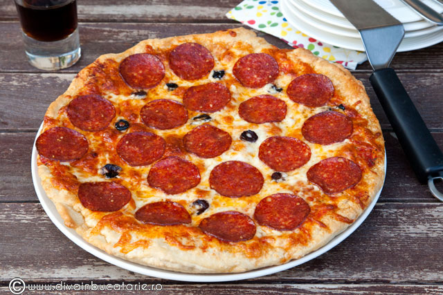 PIZZA CU SALAM | Diva in bucatarie